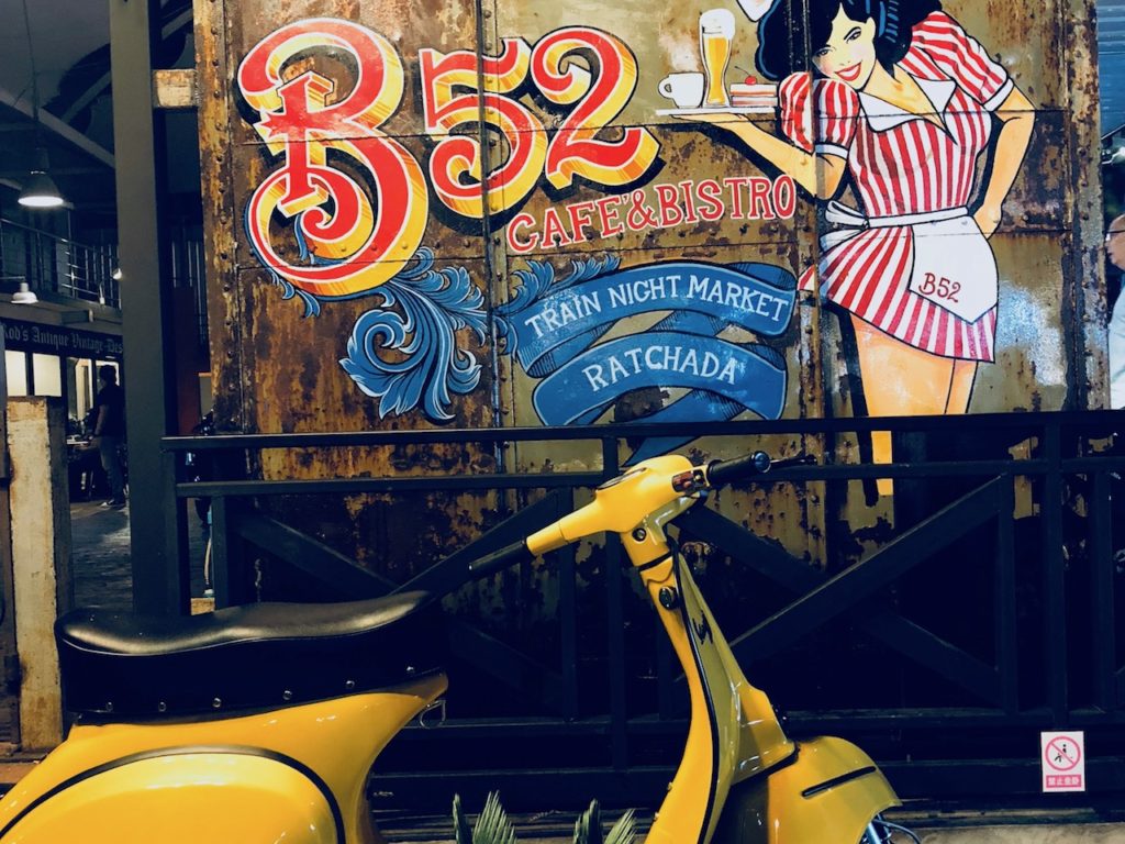 Why I love the Rot Fai Market Ratchada in Bangkok | See Nic Wander