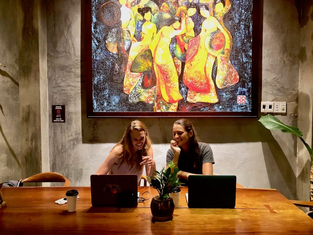 How to Make Friends Abroad - 13 Ways to Meet People While Traveling ...