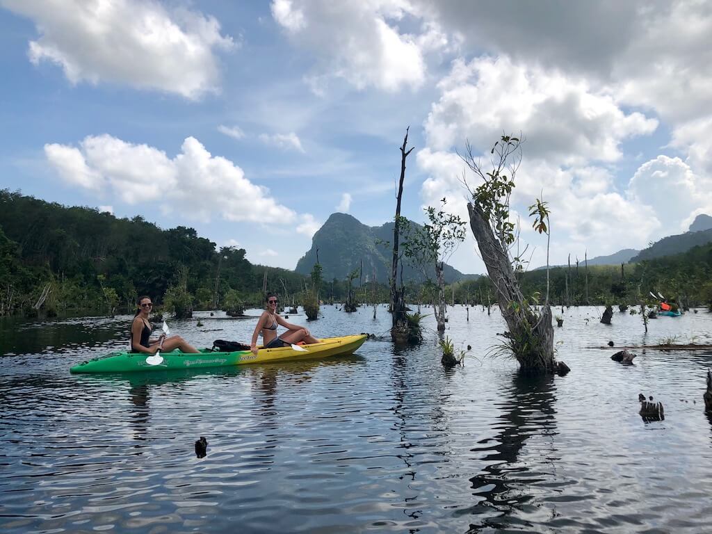 How to Make Friends Abroad - 13 Ways to Meet People While Traveling ...